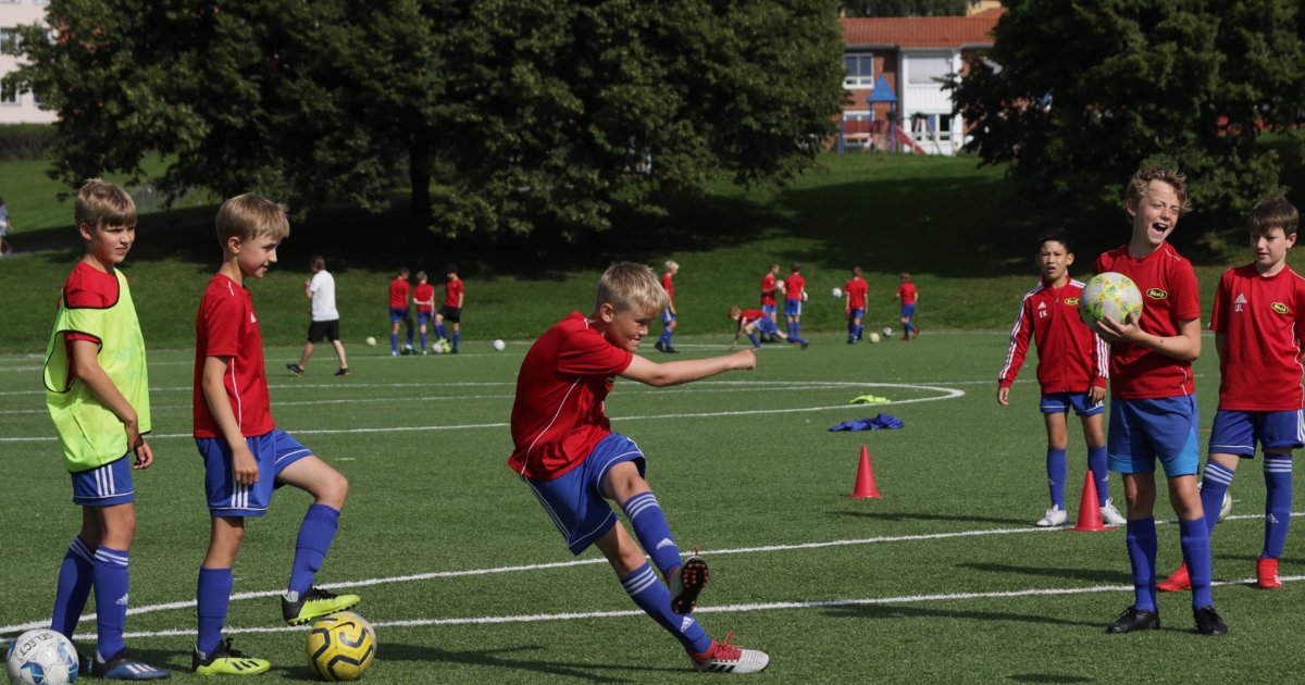 OBOS fotballskoler til sommeren / SKEID